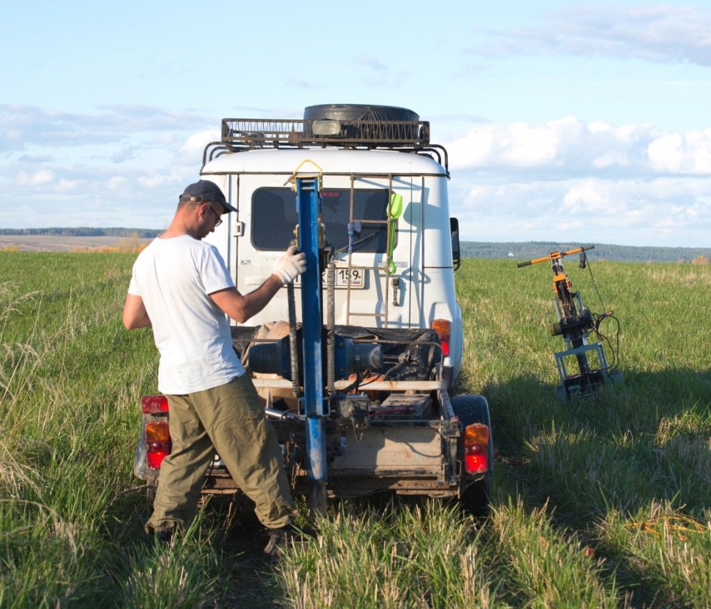 AWD-40 - High-Energy Portable Seismic Weight Drop Source | Geodevice